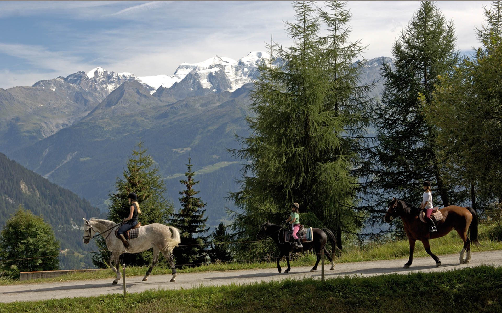 Best Alpine Resorts to Visit in Summer - The Finest Luxury Ski Chalets ...